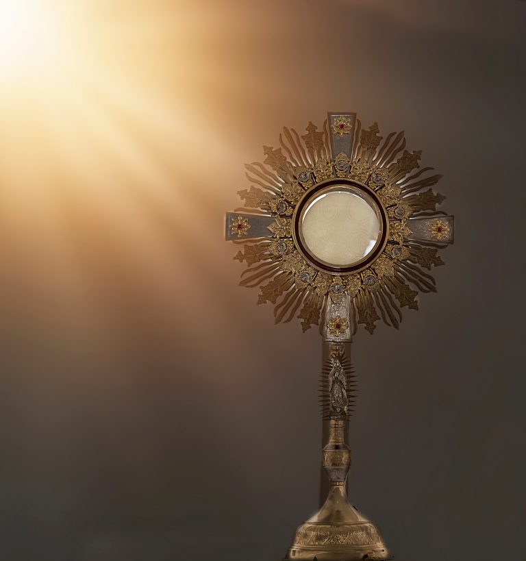 Why I pray in Adoration – Hallow